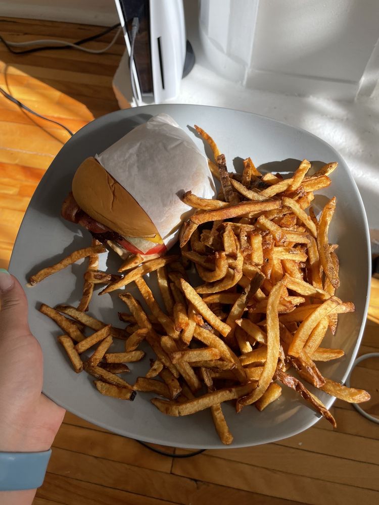 UNIBURGER - Updated October 2024 - 12 Reviews - 2001 Rue Saint-Denis ...