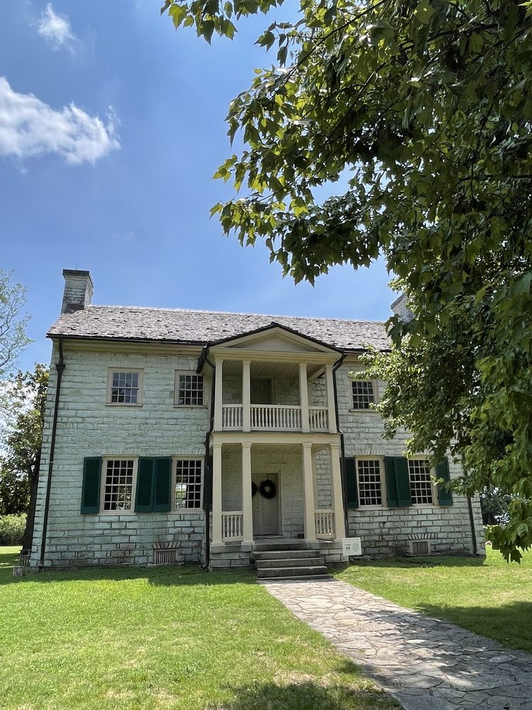 ROCK CASTLE - Updated September 2024 - 14 Photos - 139 Rock Castle Ln ...