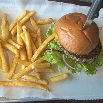 19 HANDLES PUB & GRILL - Updated December 2024 - 470 Photos & 462 ...