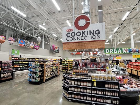 HEB - Updated August 2025 - 26 Photos - 16000 Woodland Hills Dr, Humble ...