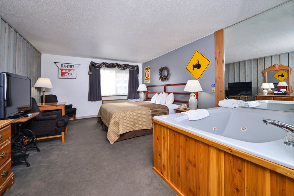 BLUFFVIEW INN & SUITES - Updated May 2025 - 19 Photos - 37268 US Hwy 18 ...