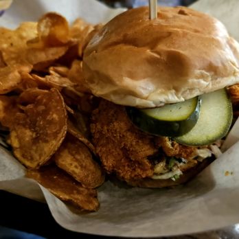 THE HOWE DAILY KITCHEN & BAR - Updated June 2025 - 351 Photos & 404 ...