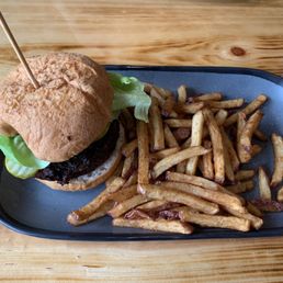 THE MAD APPLE BURGER & BILLIARD - Updated October 2025 - 70 Photos ...