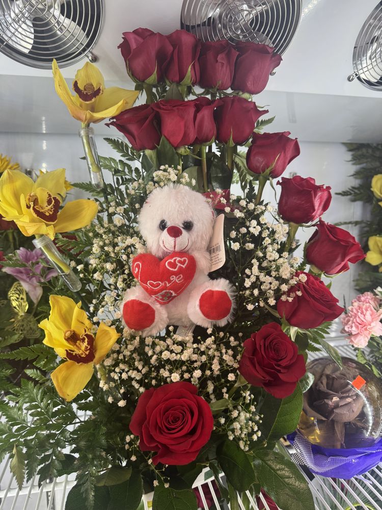 ISABELA’S FLOWER - Updated June 2025 - 21 Photos - 3600 W Lawrence Ave ...