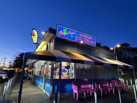 SNOWFLAKE ICE CREAM SHOPPE - Updated December 2025 - 360 Photos & 361 ...