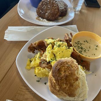 ATOMIC BISCUIT - Updated April 2025 - 45 Photos & 38 Reviews - 401 E ...