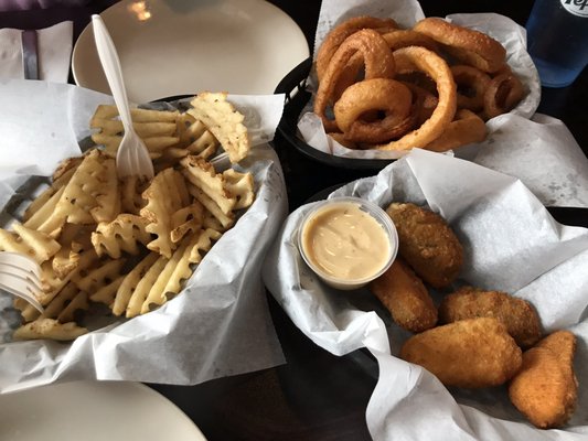 ROADHOUSE WINGS & GRILLE - 51 Photos & 108 Reviews - 2177 Hilliard Rome ...