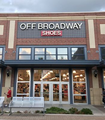 OFF BROADWAY SHOE WAREHOUSE - Updated June 2025 - 22 Photos & 20 ...