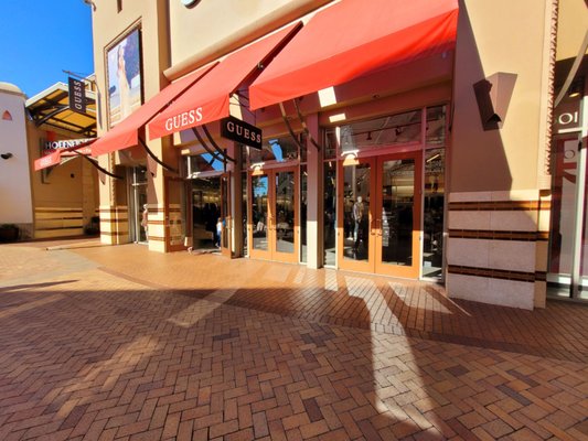 GUESS CITADEL OUTLET ACCESSORY STORE - Updated October 2025 - 25 Photos ...