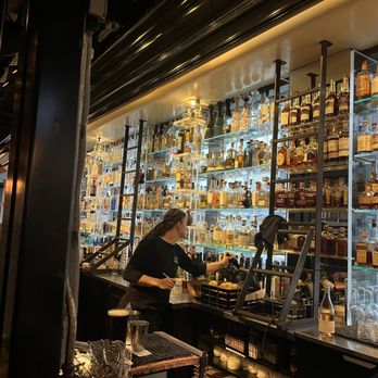 VON’S 1000 SPIRITS - Updated November 2024 - 4155 Photos & 3417 Reviews ...