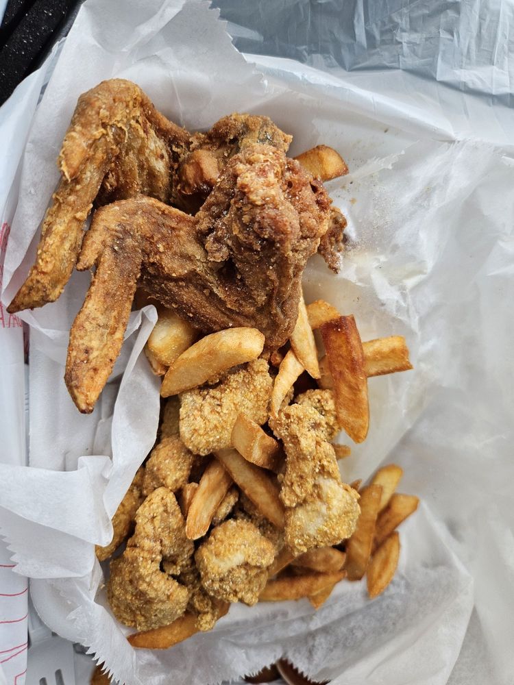 SHARKY’S FISH & CHICKEN - Updated December 2025 - 25 Photos & 14 ...