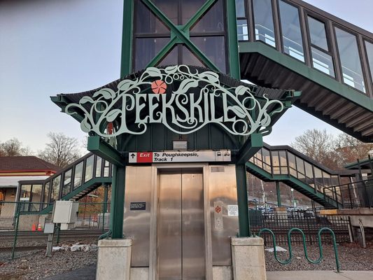 PEEKSKILL METRO NORTH TRAIN STATION - Updated October 2025 - 22 Photos ...