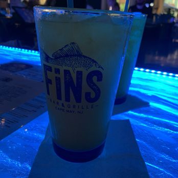 FINS BAR & GRILLE - Updated April 2025 - 457 Photos & 469 Reviews - 142 ...