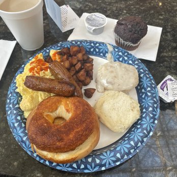 RAMADA HOTEL & CONVENTION CENTER BY WYNDHAM TOPEKA DOWNTOWN - Updated ...