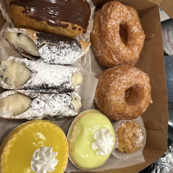 WOODMOOR PASTRY SHOP - Updated December 2025 - 246 Photos & 253 Reviews ...