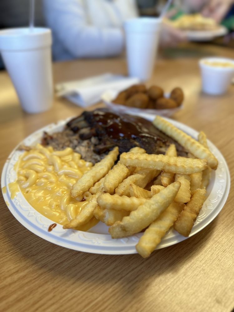 COUNTRY BARBEQUE - 151 Photos & 205 Reviews - 4012 W Wendover Ave ...