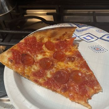 ROUND PIE PIZZA - FREEHOLD - Updated June 2025 - 40 Photos & 19 Reviews ...