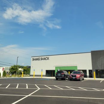 SHAKE SHACK WARWICK - Updated October 2025 - 41 Photos & 24 Reviews ...