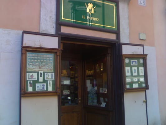 IL PAPIRO - Updated December 2025 - Via Pantheon, Manche, Roma, Italy ...