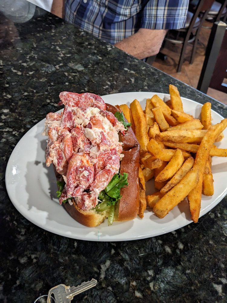 FRONT ROW PIZZERIA - 35 Photos & 161 Reviews - 137 Epping Rd, Exeter ...