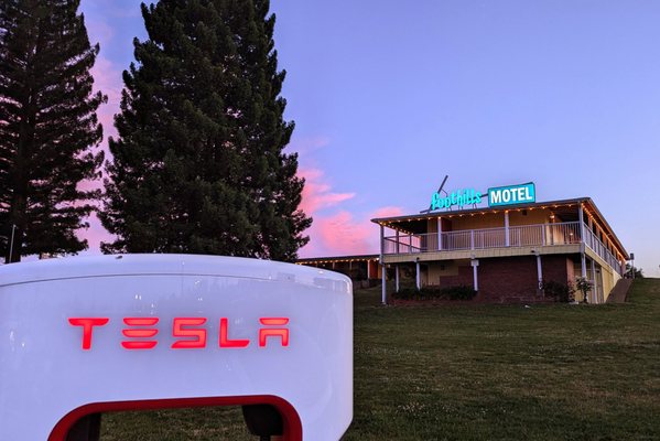 FOOTHILLS MOTEL - Updated September 2025 - 76 Photos & 91 Reviews ...