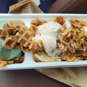ICE CREAM SOCIAL - 42 Photos & 35 Reviews - 2421 University Ave ...