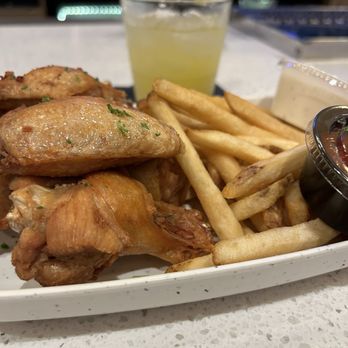 MOVIEHOUSE & EATERY BY CINÉPOLIS - Updated January 2025 - 476 Photos ...