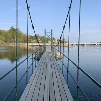 WIGGLY BRIDGE - Updated January 2026 - 93 Photos & 26 Reviews - 30 ...