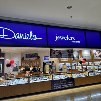 Daniel jewelers near me store