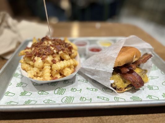 SHAKE SHACK - Updated August 2025 - 93 Photos & 28 Reviews - 65 Front ...