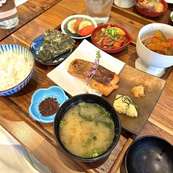 PERRY’S RESTAURANT - 654 Photos & 821 Reviews - 1811 Columbia Rd NW ...