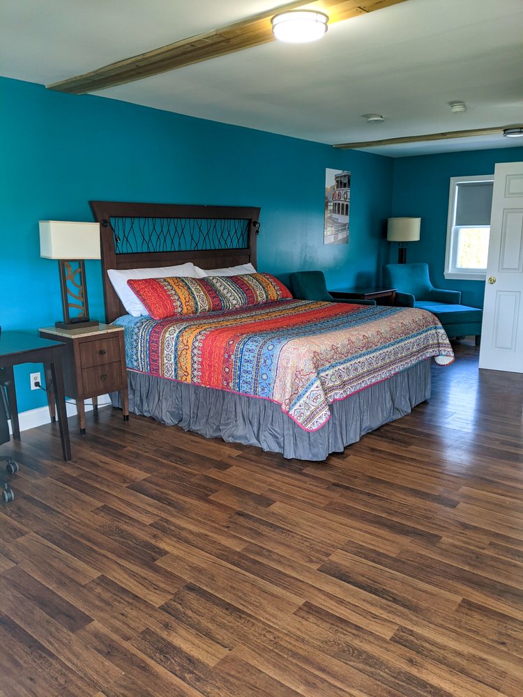 RIVERBOAT INN AND SUITES - Updated October 2025 - 11 Photos & 30 ...