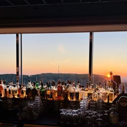 SORA 45 - Updated December 2025 - 37 Photos - 1 Place Ville Marie ...