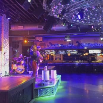 LAINEY WILSON’S BELL BOTTOMS UP - Updated May 2025 - 102 Photos & 58 ...