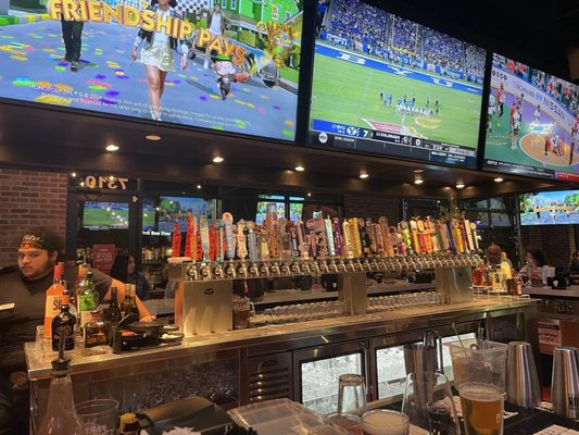 PARRY’S PIZZERIA & TAPHOUSE - Updated December 2025 - 104 Photos & 79 ...