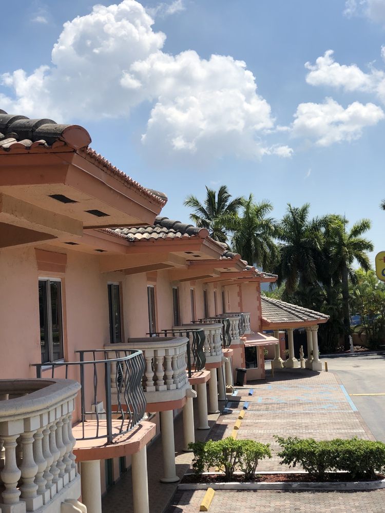 HIALEAH MOTEL - 41 Photos - 595 E Okeechobee Rd, Hialeah, Florida ...