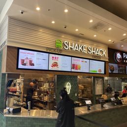 SHAKE SHACK WESTFIELD OAKRIDGE - Updated October 2025 - 130 Photos ...