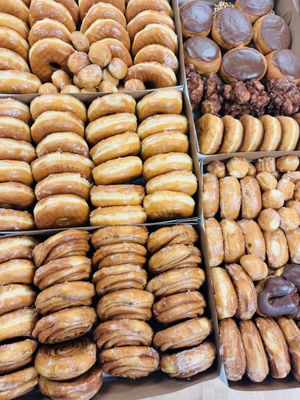 MAX’S DONUTS - Updated December 2025 - 134 Photos & 41 Reviews - 350 W ...