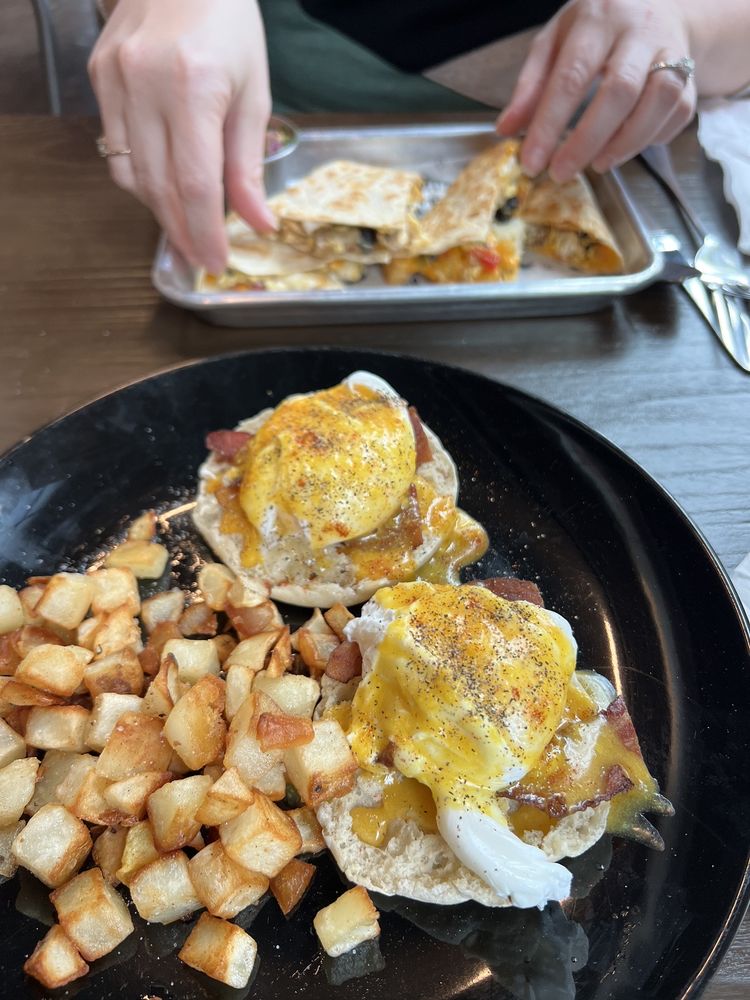 THE RAVEN 96 - Updated May 2024 - 24 Photos & 26 Reviews - 669 N 13th ...