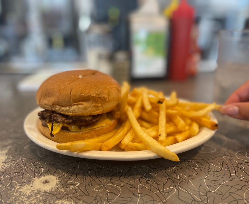 TOWN TOPIC - Updated December 2025 - 438 Photos & 501 Reviews - 2021 ...