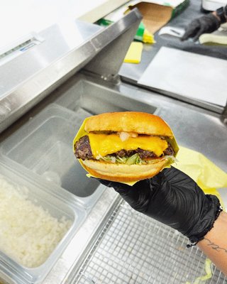 PRETTY GOOD BURGER - 59 Photos & 70 Reviews - 439 W Main St, Merced ...