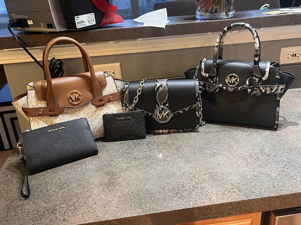 COACH - Updated August 2024 - 11 Photos & 53 Reviews - 1650 Premium Outlet Blvd, Aurora ...