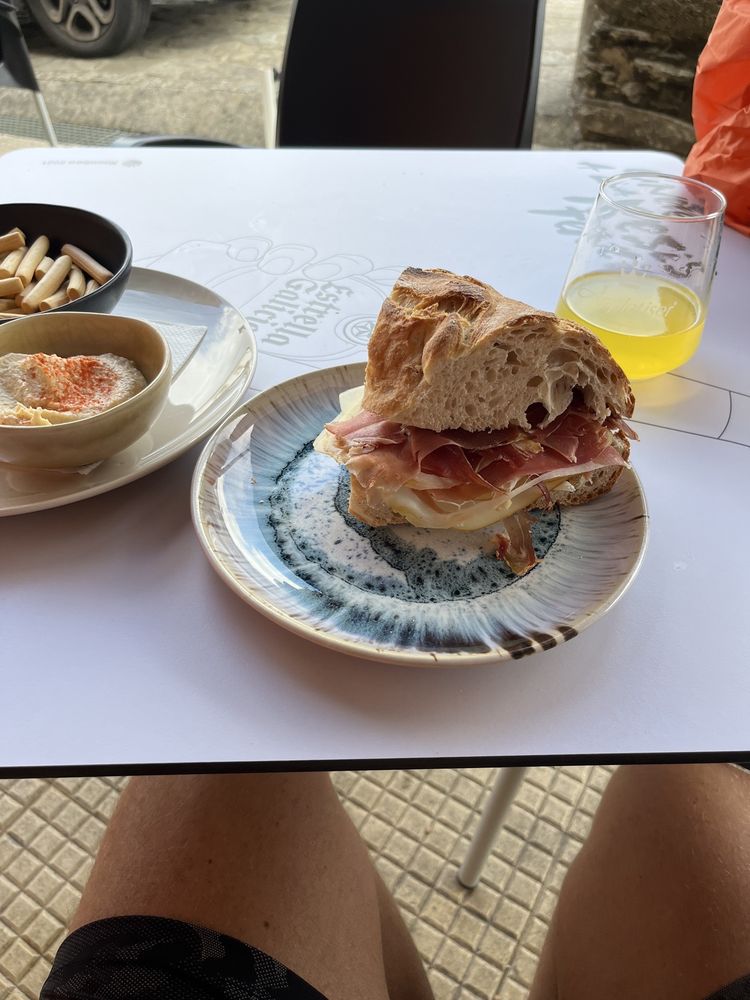 CAFE-BAR O CRUCEIRO - Updated January 2025 - Calle 28, A Calle, A ...