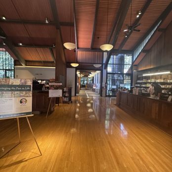 MILL VALLEY PUBLIC LIBRARY - Updated October 2025 - 77 Photos & 93 ...