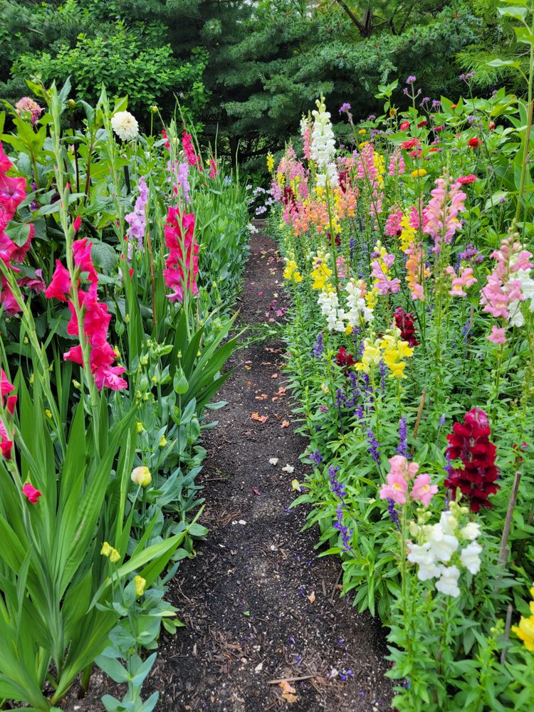 JULIA GARDEN DESIGN - Updated April 2026 - 10 Photos - 870 Main St ...