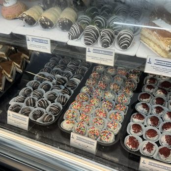 LAYERED CAKERIE - Updated February 2025 - 2484 Photos & 2003 Reviews ...