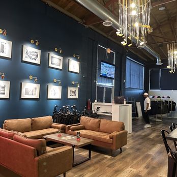 BAD CADDY GOLF LOUNGE - Updated January 2026 - 29 Photos & 28 Reviews ...