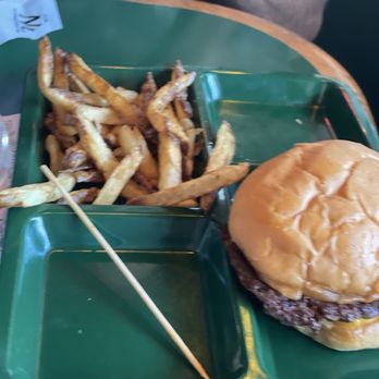 SHAMROCKS GRILL AND PUB - Updated December 2025 - 206 Photos & 352 ...