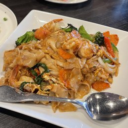 FIVE SISTERS THAI CUISINE - 146 Photos & 177 Reviews - Thai - 14252 SE ...