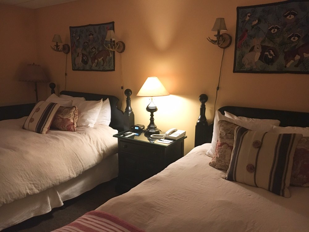 COMMON MAN INN & SPA - 78 Photos & 69 Reviews - Hotels - 231 Main St ...